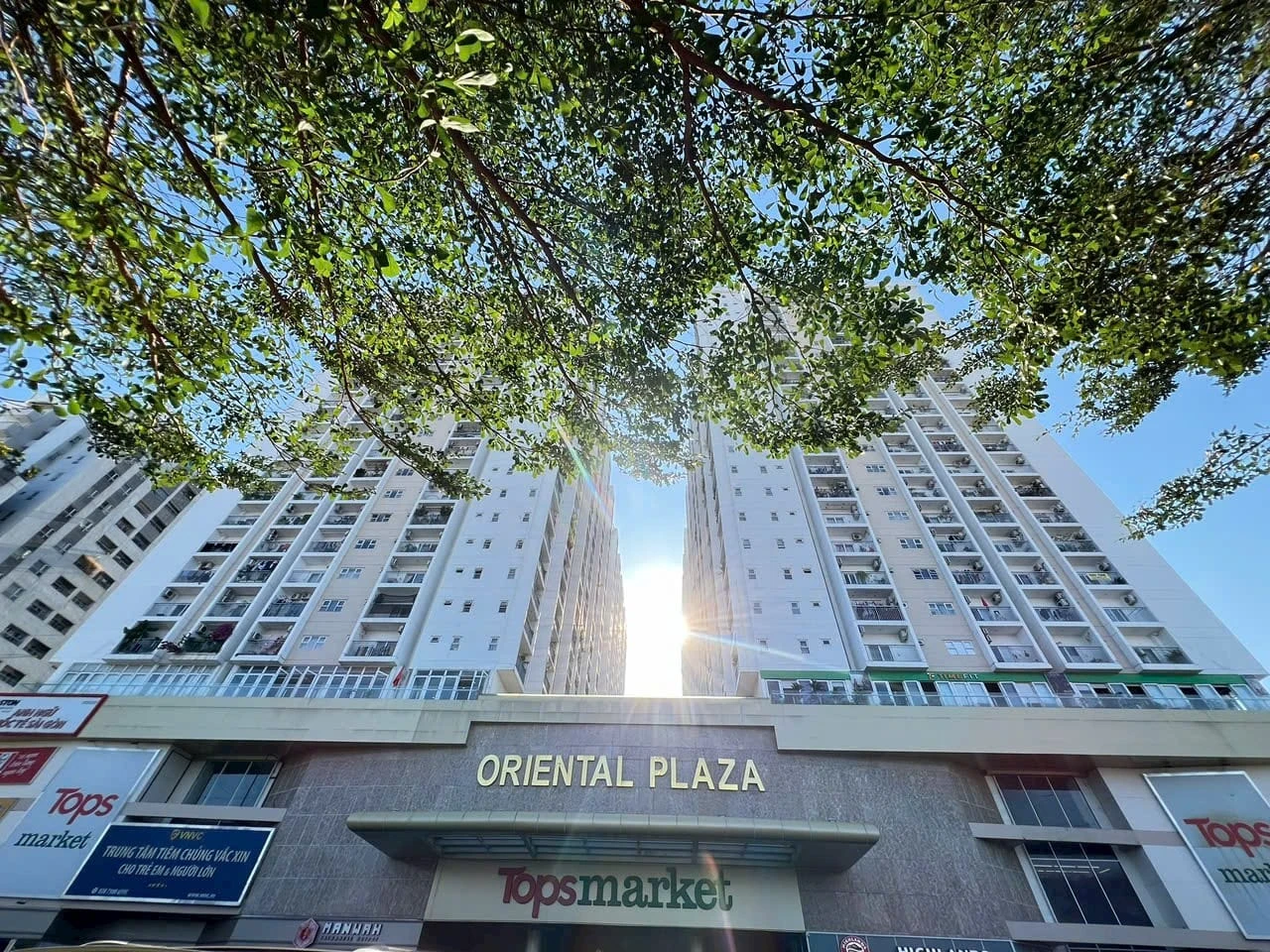 Chung Cư Oriental Plaza (Âu Cơ Tower) - Siêu Thị Big C Nội Khu 2026