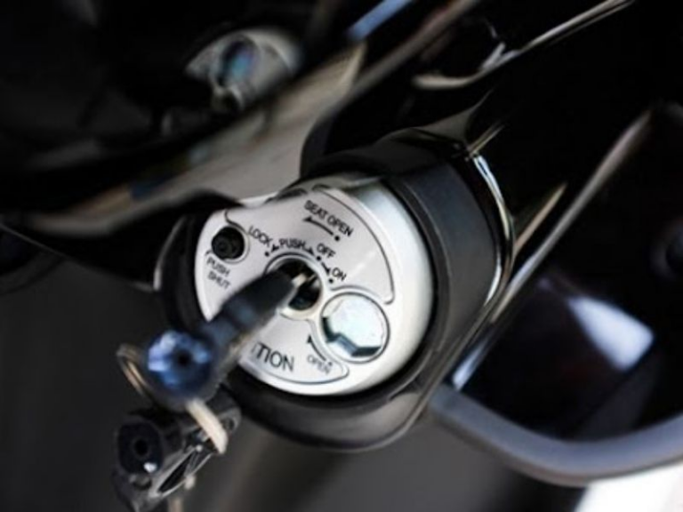 Xe Vision bị khoá từ không mở được: Nguyên nhân, cách xử lý