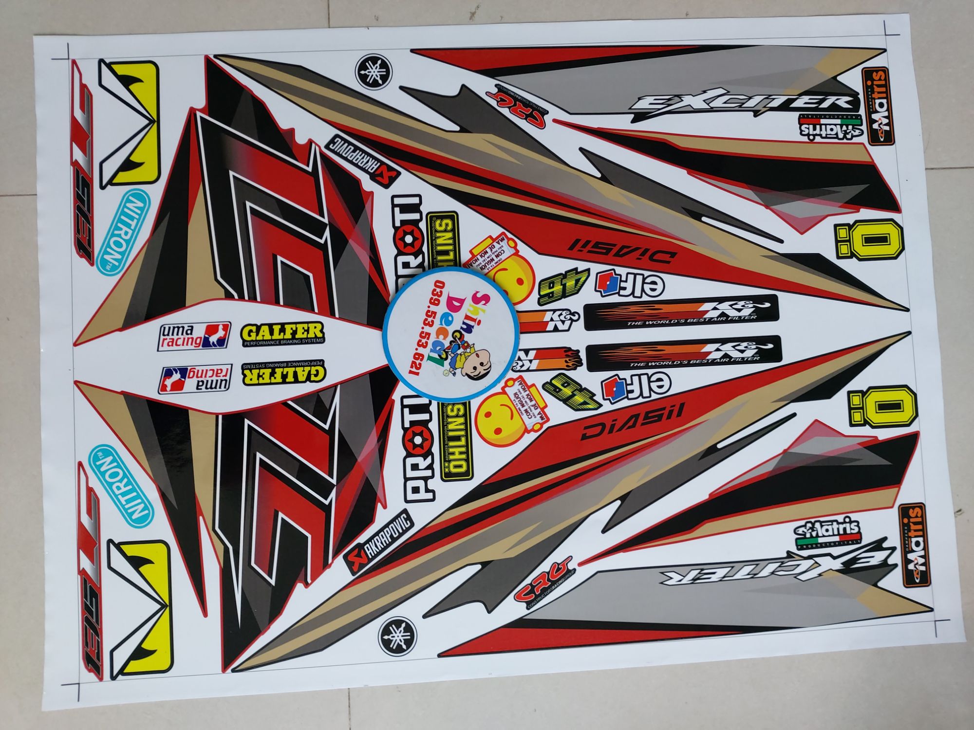 Hướng dẫn cách dán decal xe máy tại nhà chi tiết từ A - Z